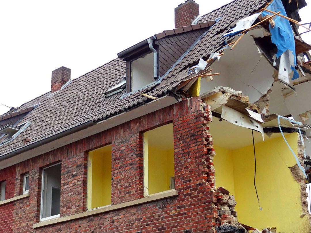 Démolition totale d'une maison en Ile de France - AVMO Demolition